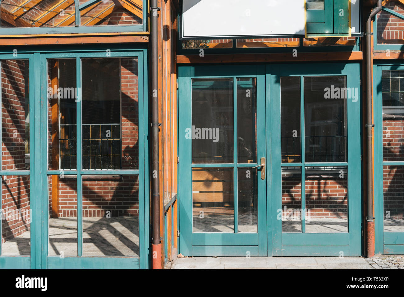 Turquoise glass building hi-res stock photography and images - Alamy