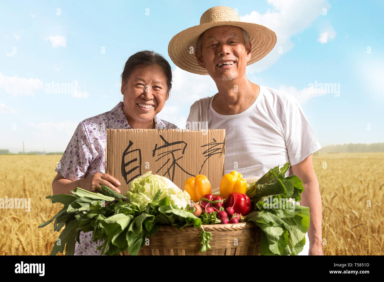 Peasant couple show their vegetables Stock Photo - Alamy