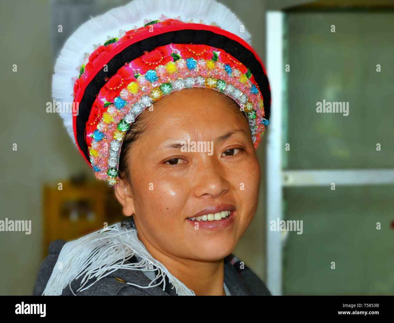 Bai headgear hi-res stock photography and images - Alamy