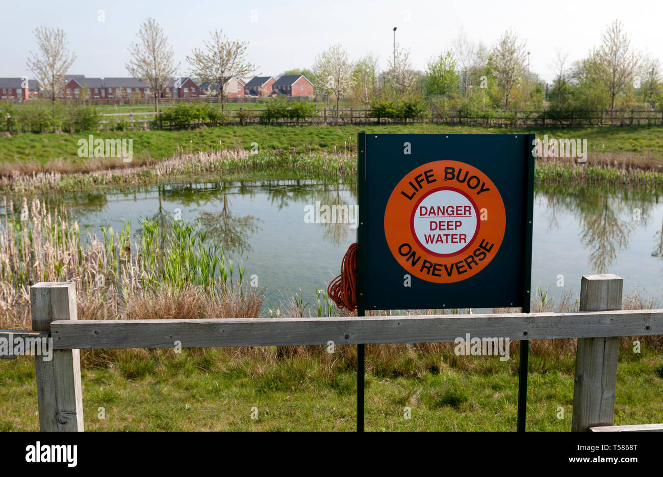 A pond on the Greenway Woodland Walk, Meon Vale, Long Marston ...
