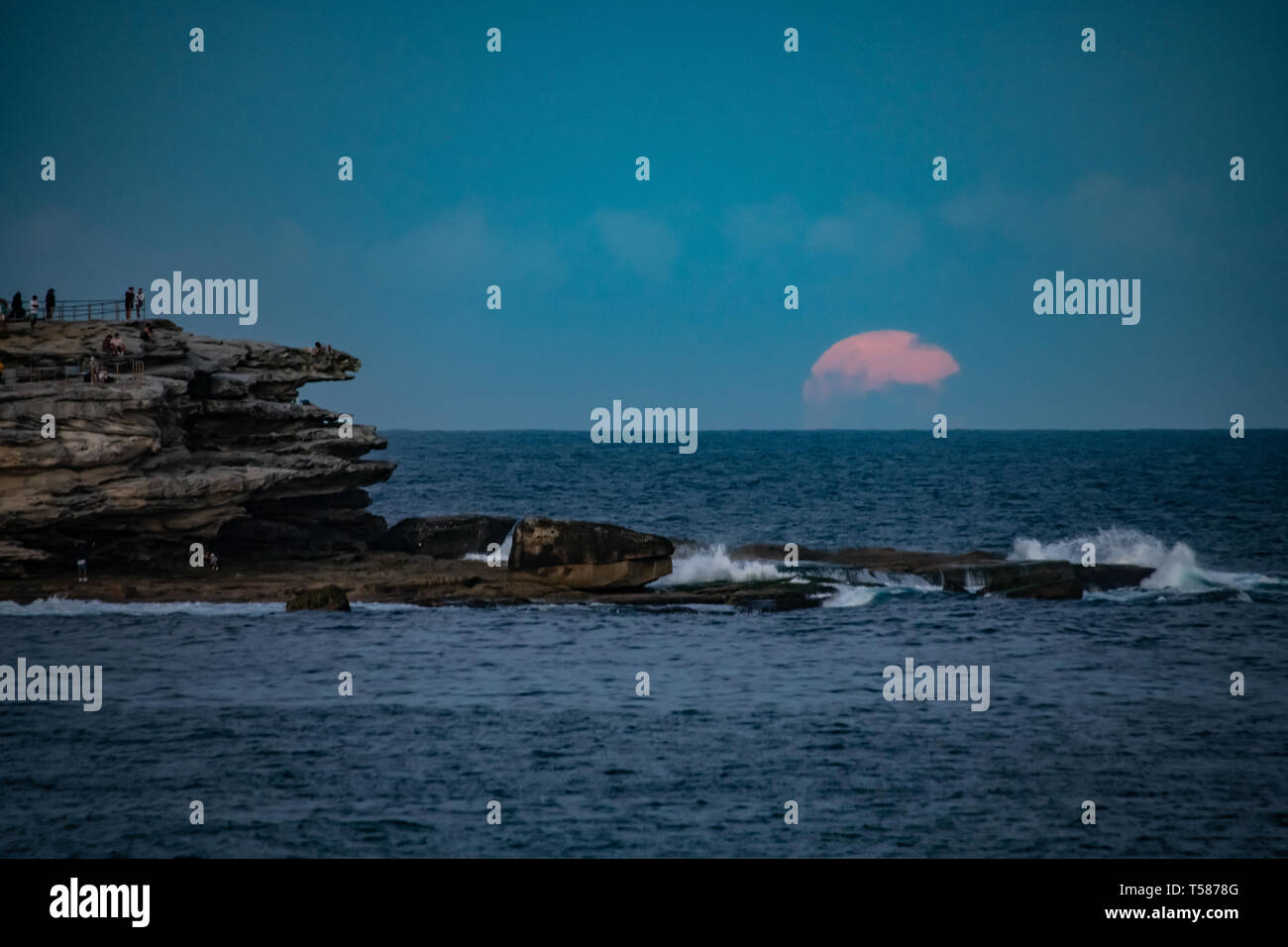 Full Moon Rising over Bondi Beach, Sydney, Australia Stock Photo - Alamy