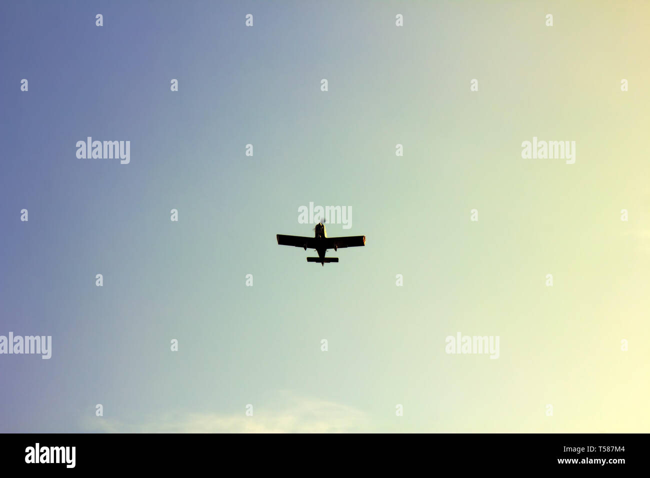 Kind of sports aircraft single screw with massive wings and changing ...