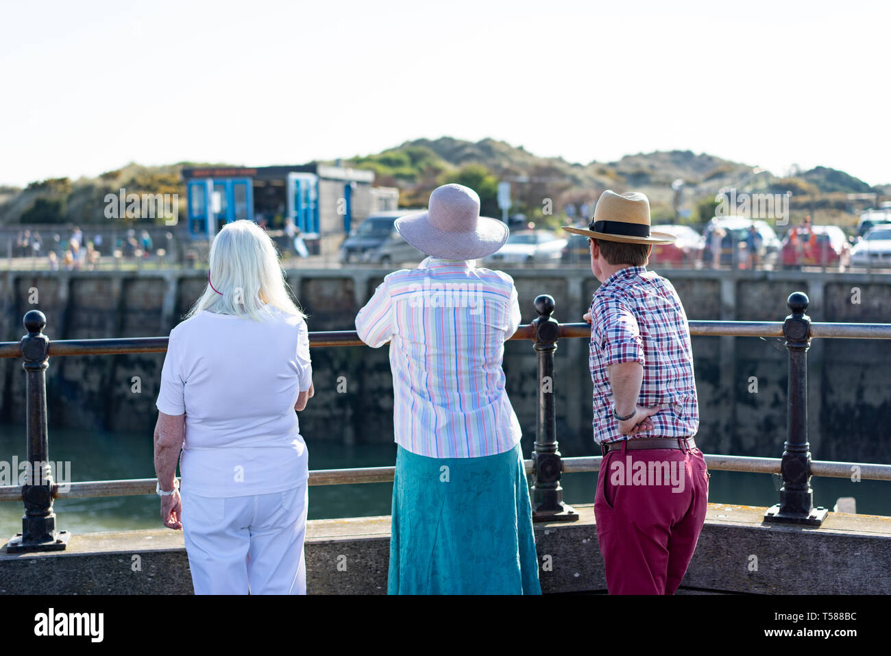 Promenade hat hi-res stock photography and images - Alamy