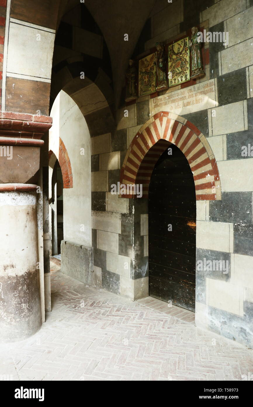 Palazzo medievale hi-res stock photography and images - Alamy