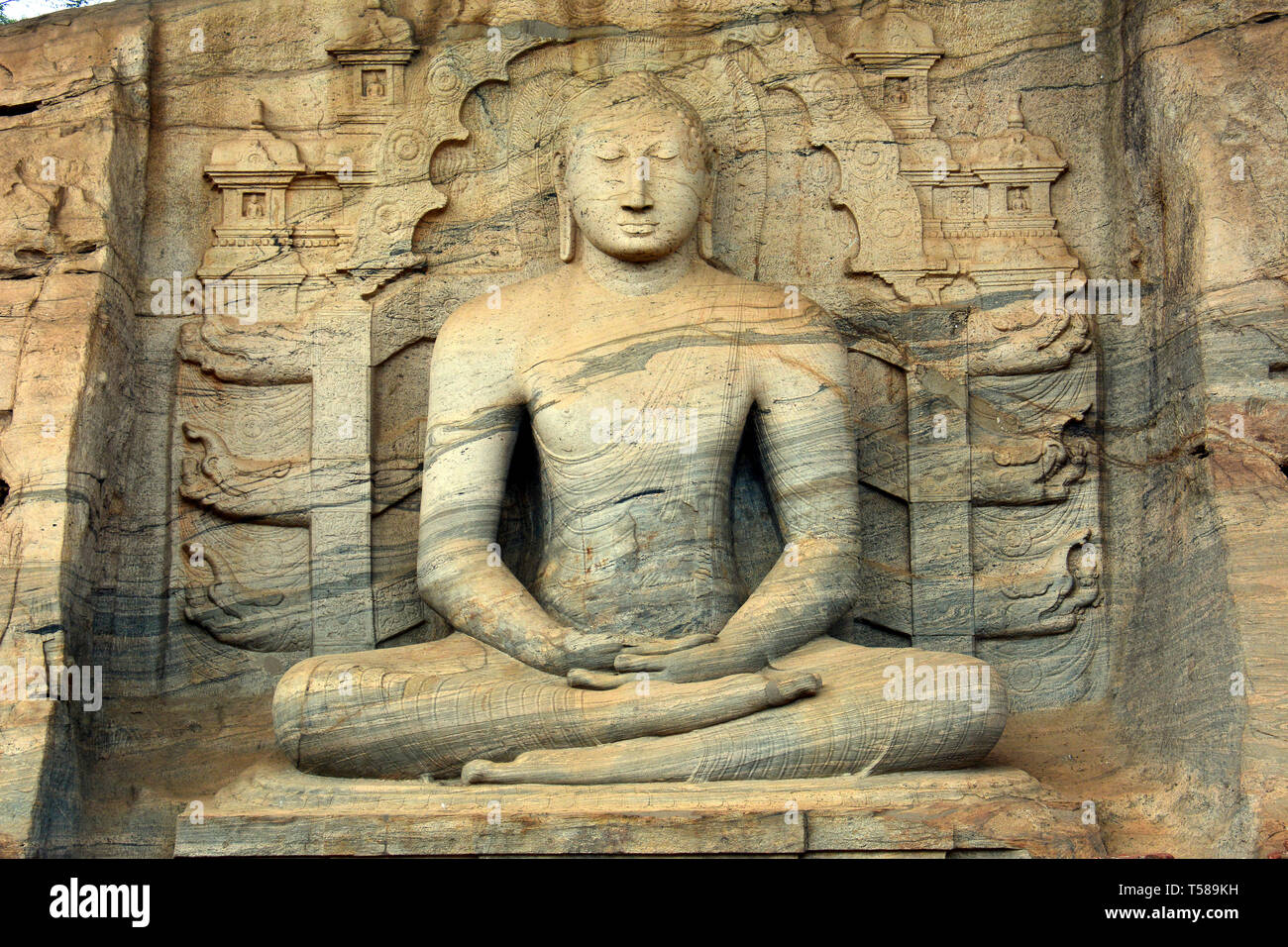 Gal Vihara statue of a sitting Buddha, Polonnaruwa, Ülő Buddha szobra ...