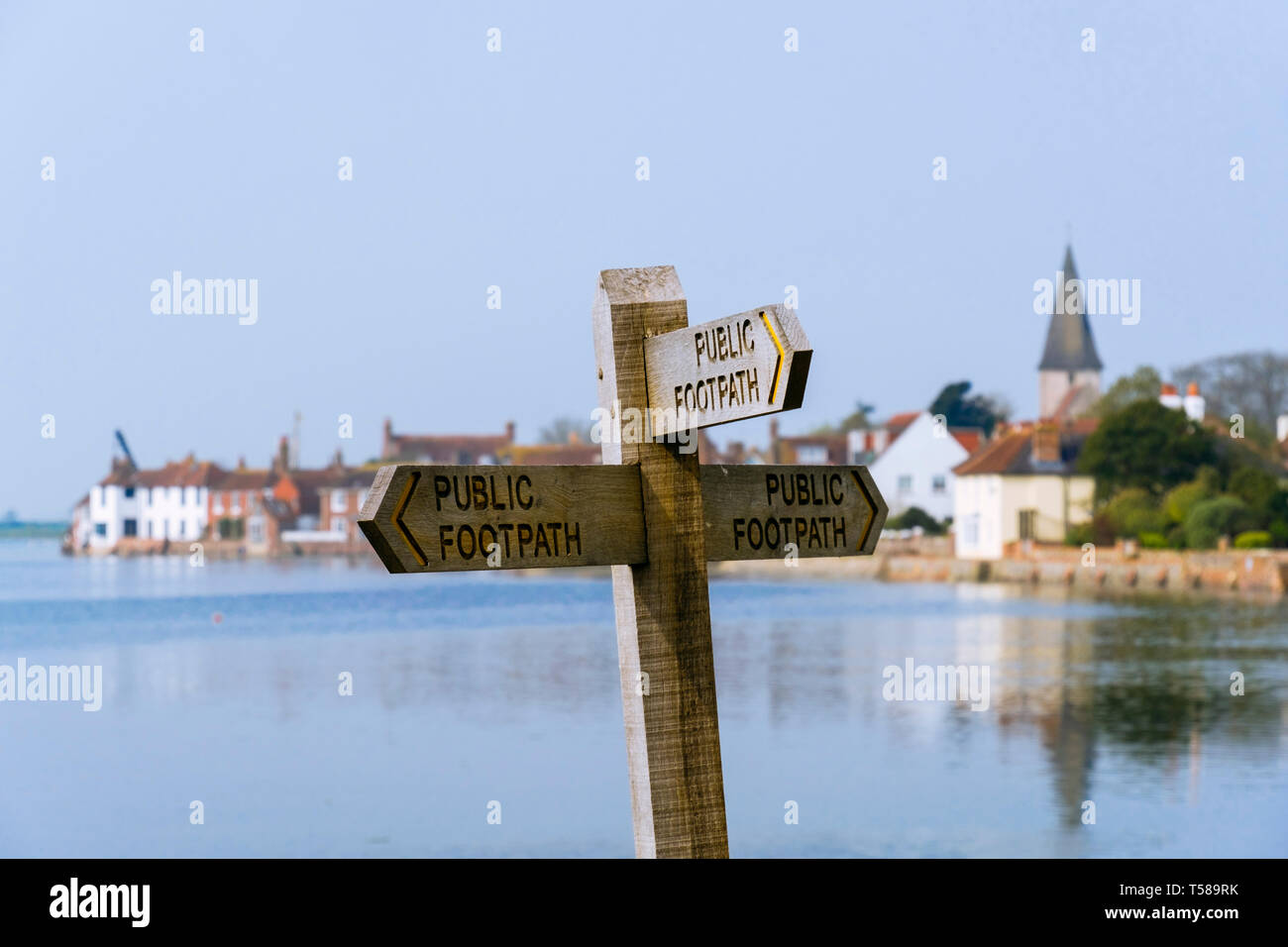 High tide path and coast path signs hi-res stock photography and images ...