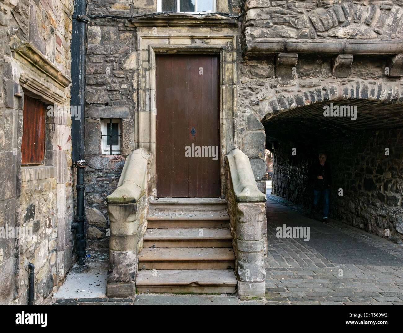 Outlander film location, Bakehouse Close, Royal Mile, Edinburgh ...