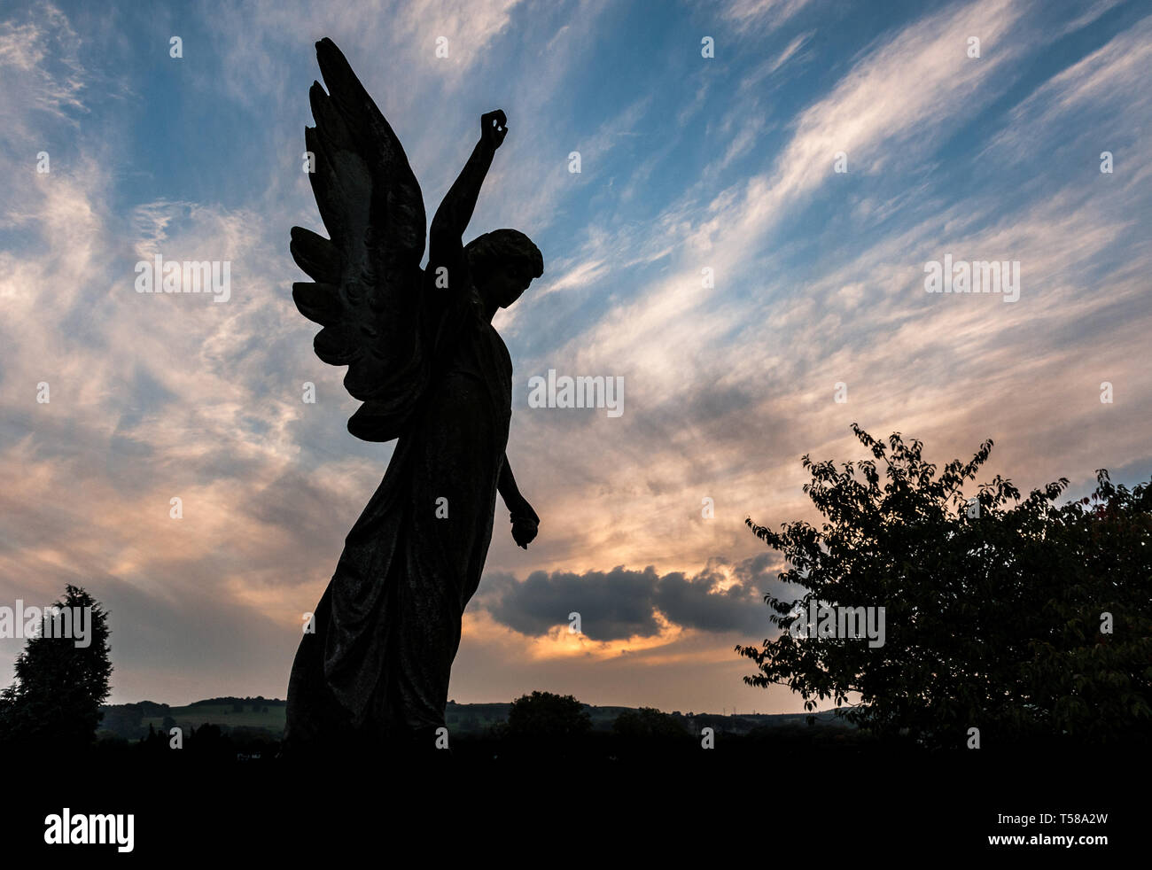 Leeds cemetery hi-res stock photography and images - Alamy