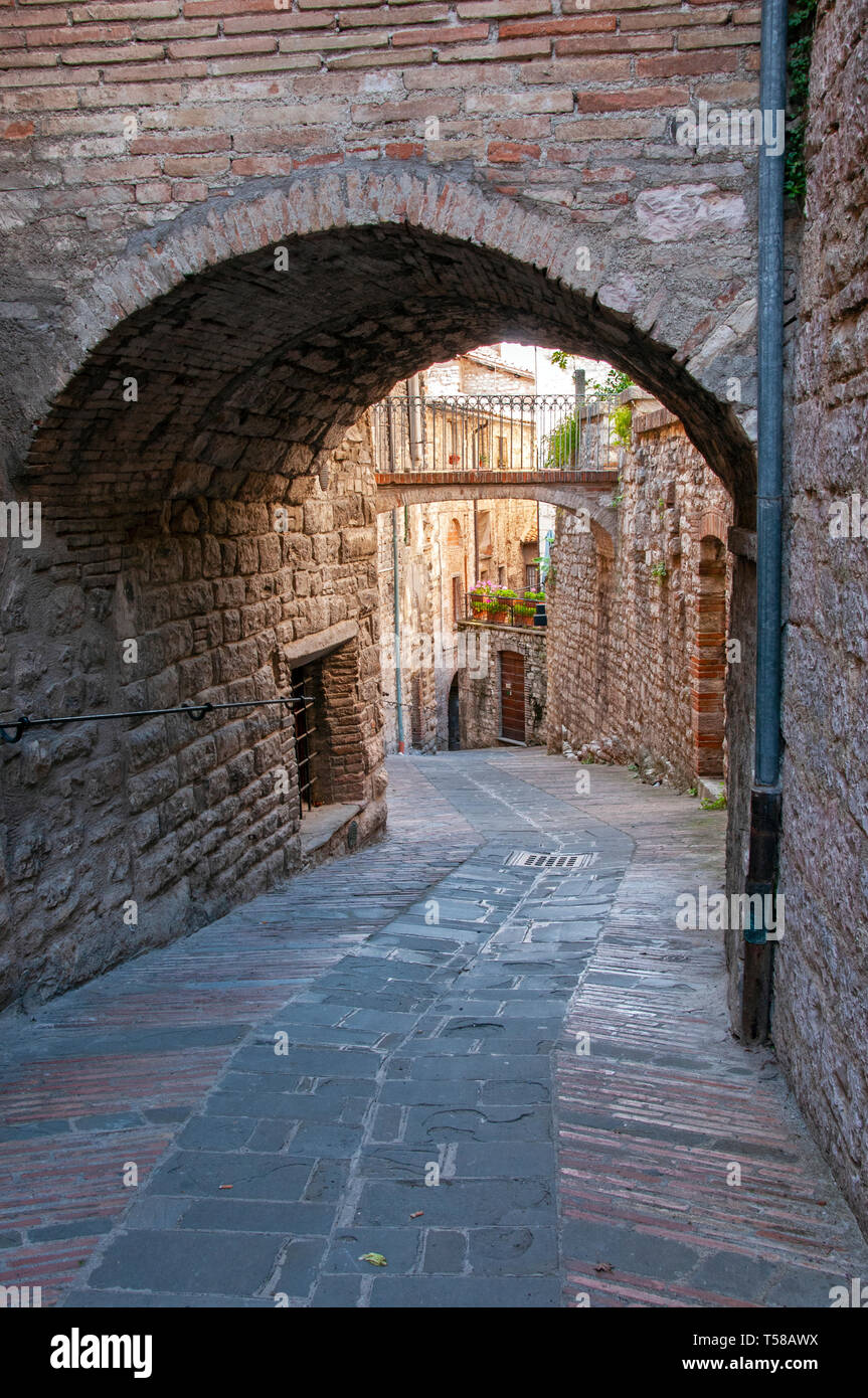 Pedestrian way in Gubbio, Umbria, Italy Stock Photo - Alamy