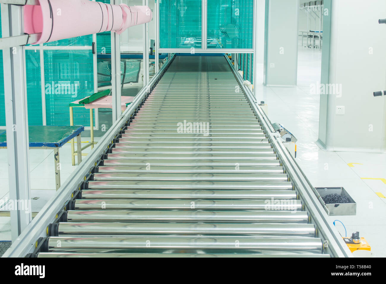 The conveyor chain, and conveyor belt on production line set up in ...