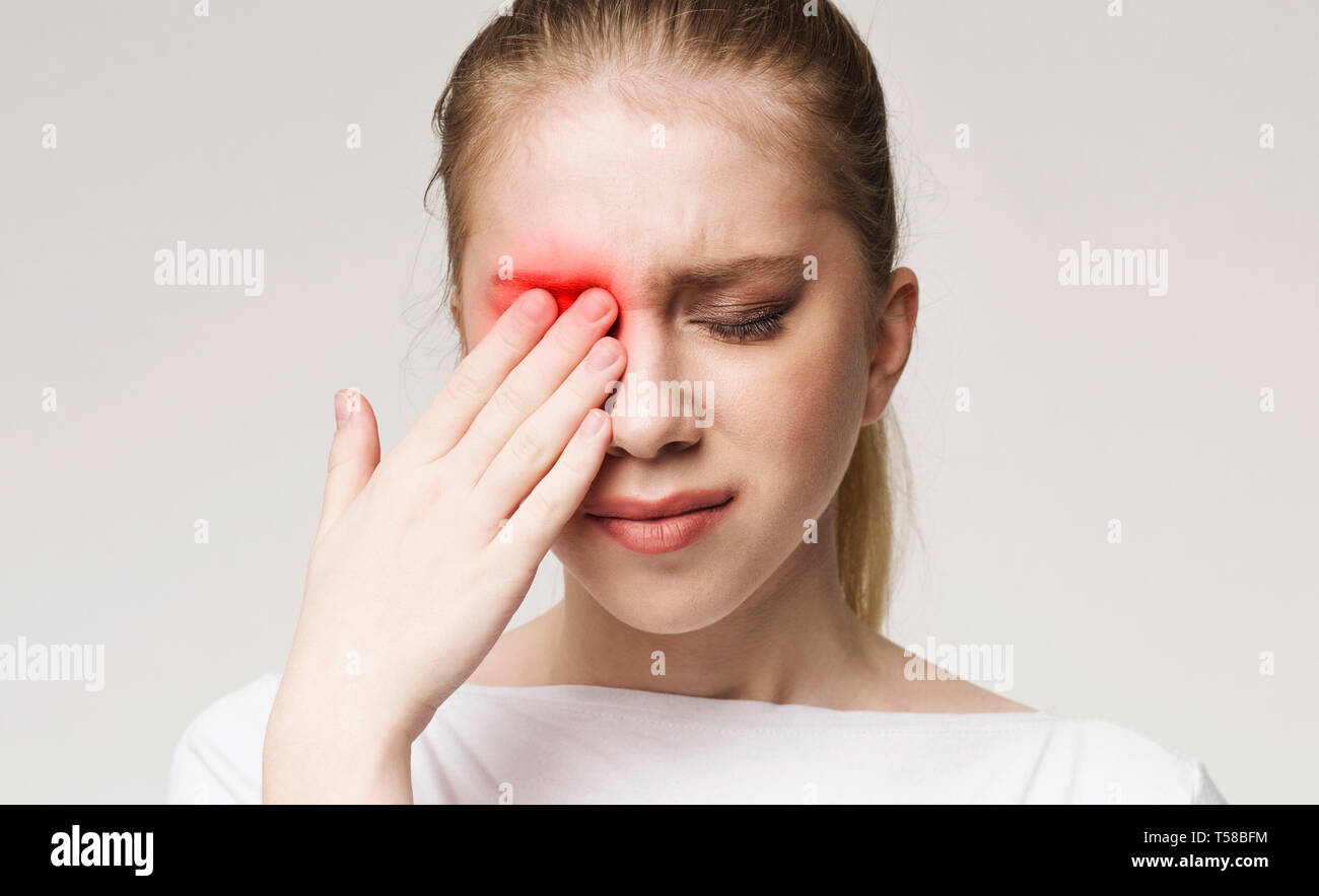 Upset woman suffering from strong eye pain Stock Photo - Alamy