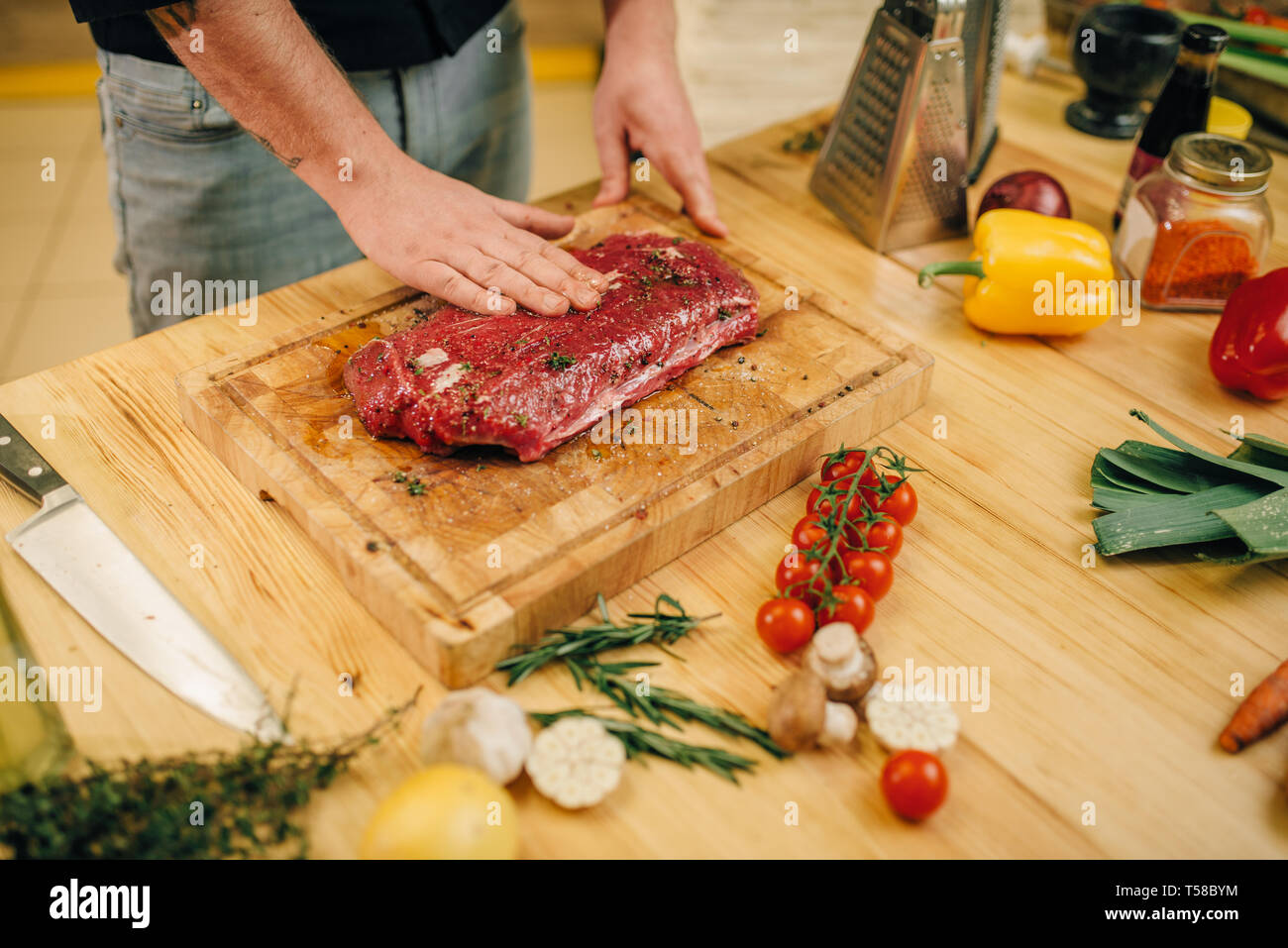 Cooking seasoning chef hands hi-res stock photography and images - Alamy