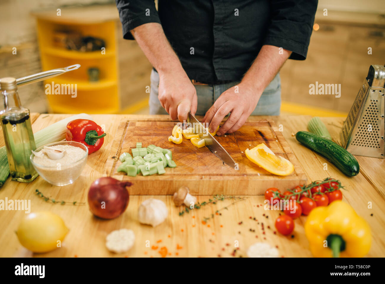 Closeup male hands cutting tomato hi-res stock photography and images ...