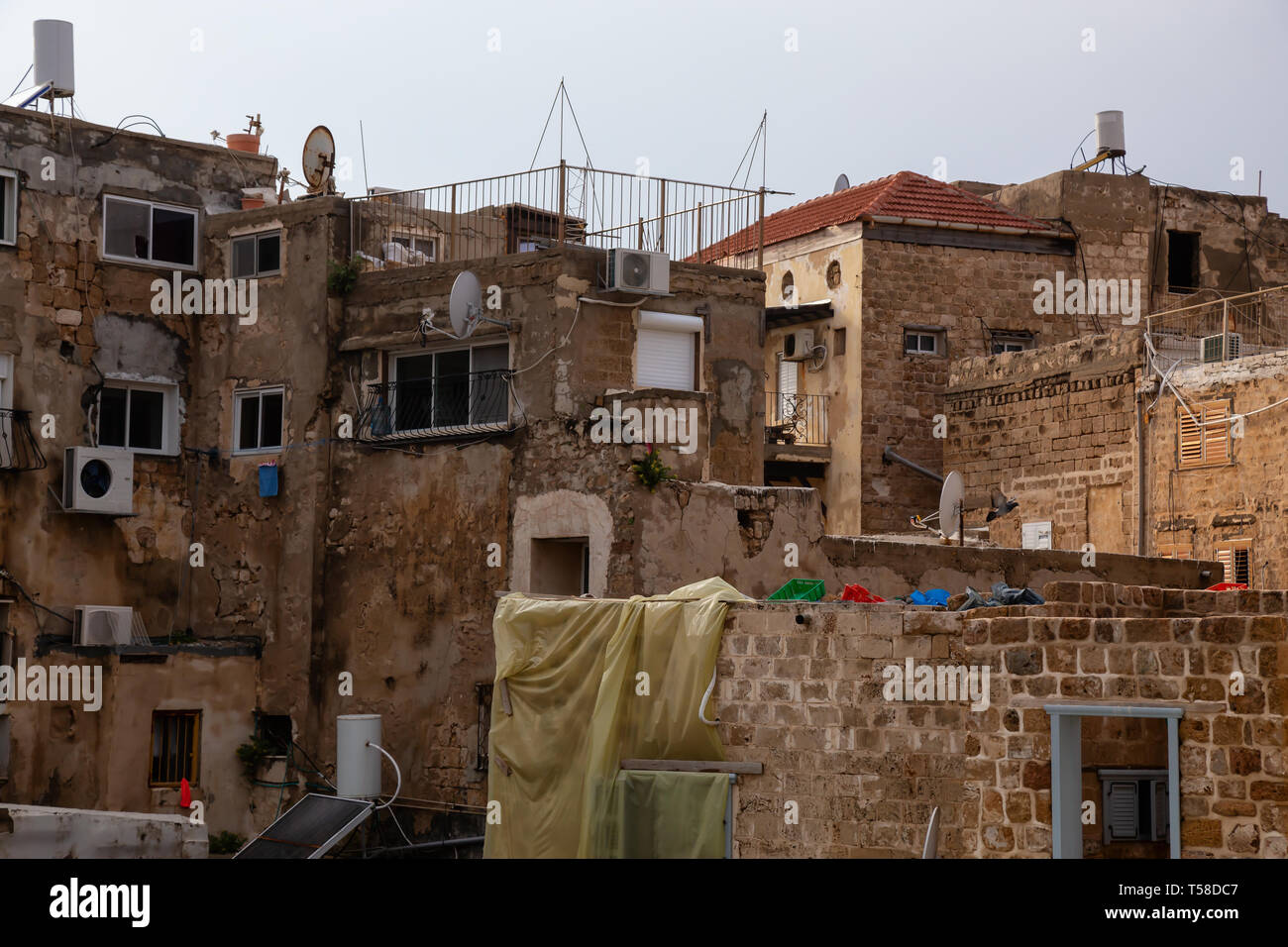 Beautiful building in filthy place hi-res stock photography and images ...