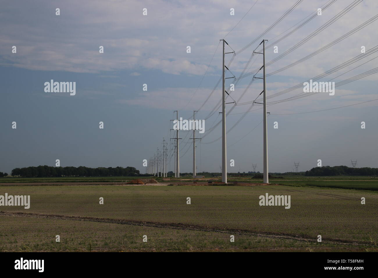 Steam Workshop::115 kV Wooden H Frame Transmission Line Pack