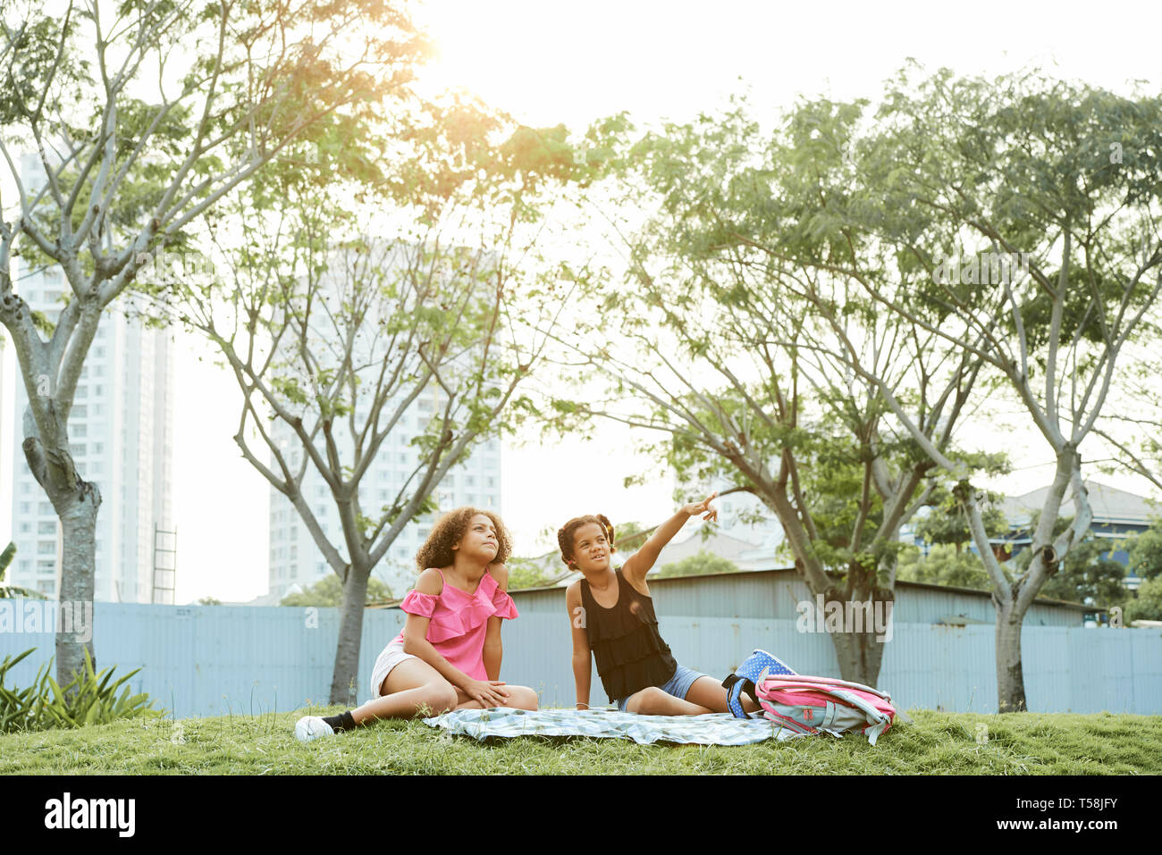 Girls exploring hi-res stock photography and images - Alamy