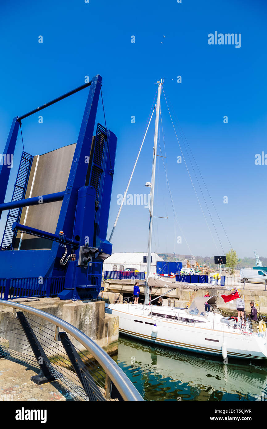 Bascule bridge opening let boat hi-res stock photography and images - Alamy