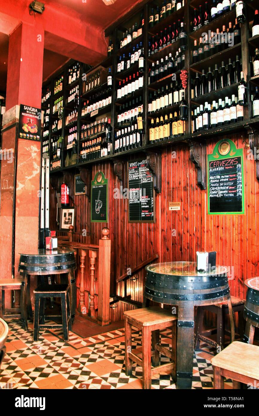 Wine barrel tables hi-res stock photography and images - Alamy