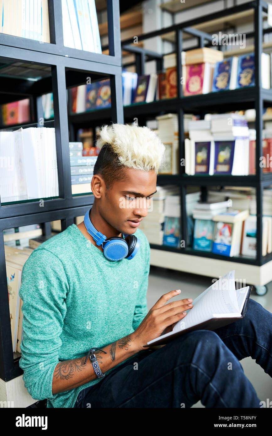 Reading notes in workbook Stock Photo - Alamy