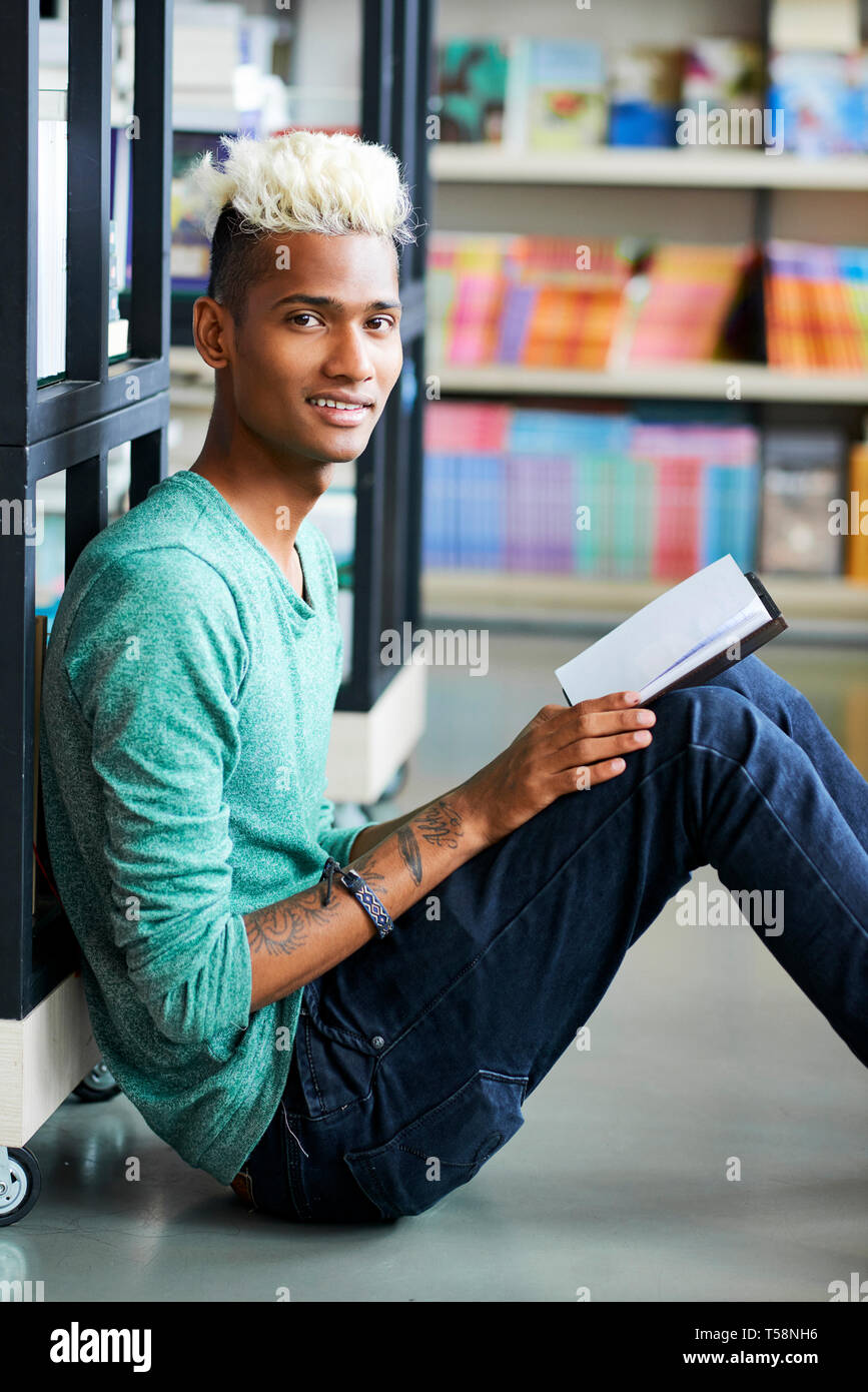 Curious student hi-res stock photography and images - Alamy