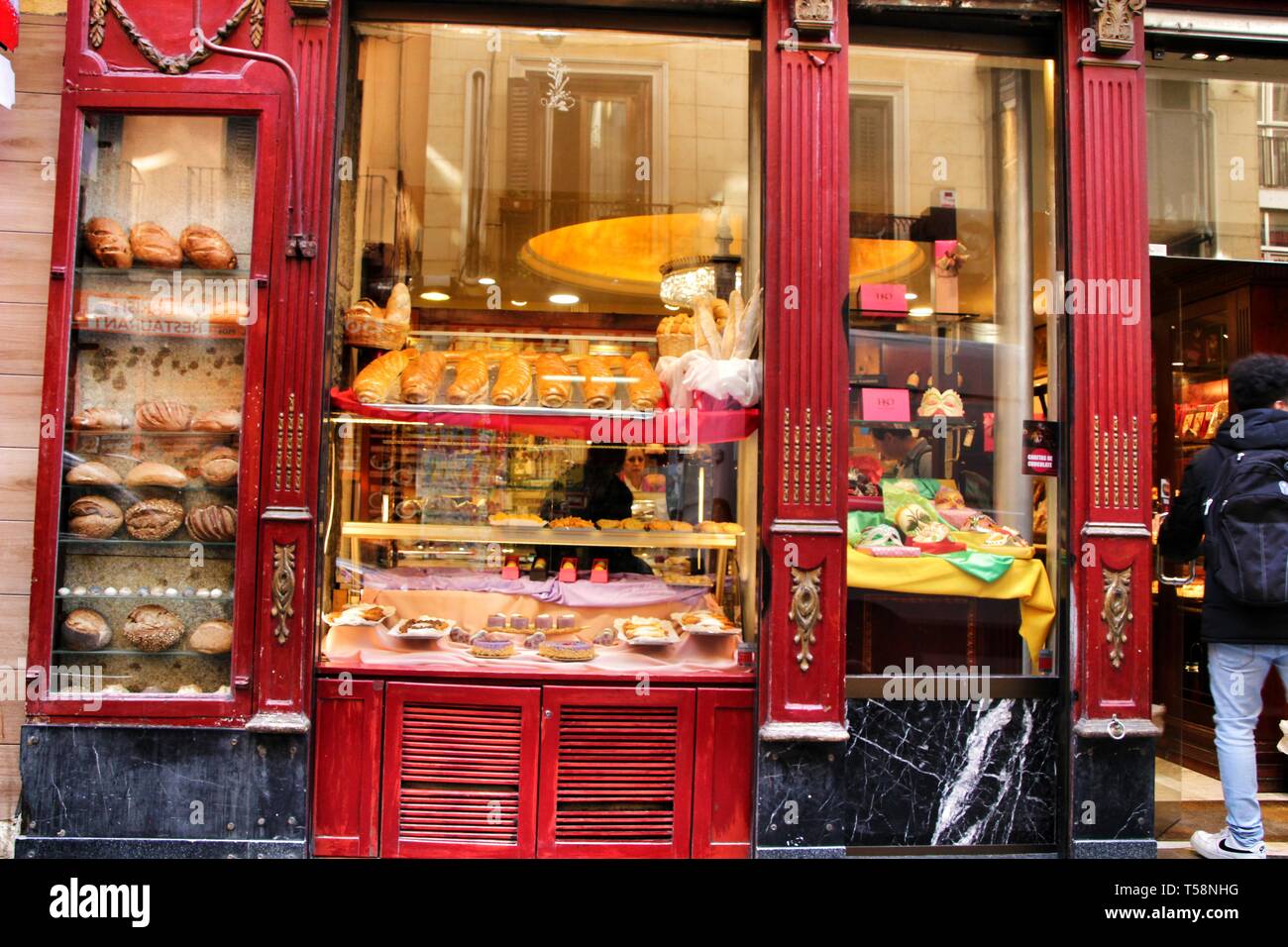 Buying bread spain hi-res stock photography and images - Alamy