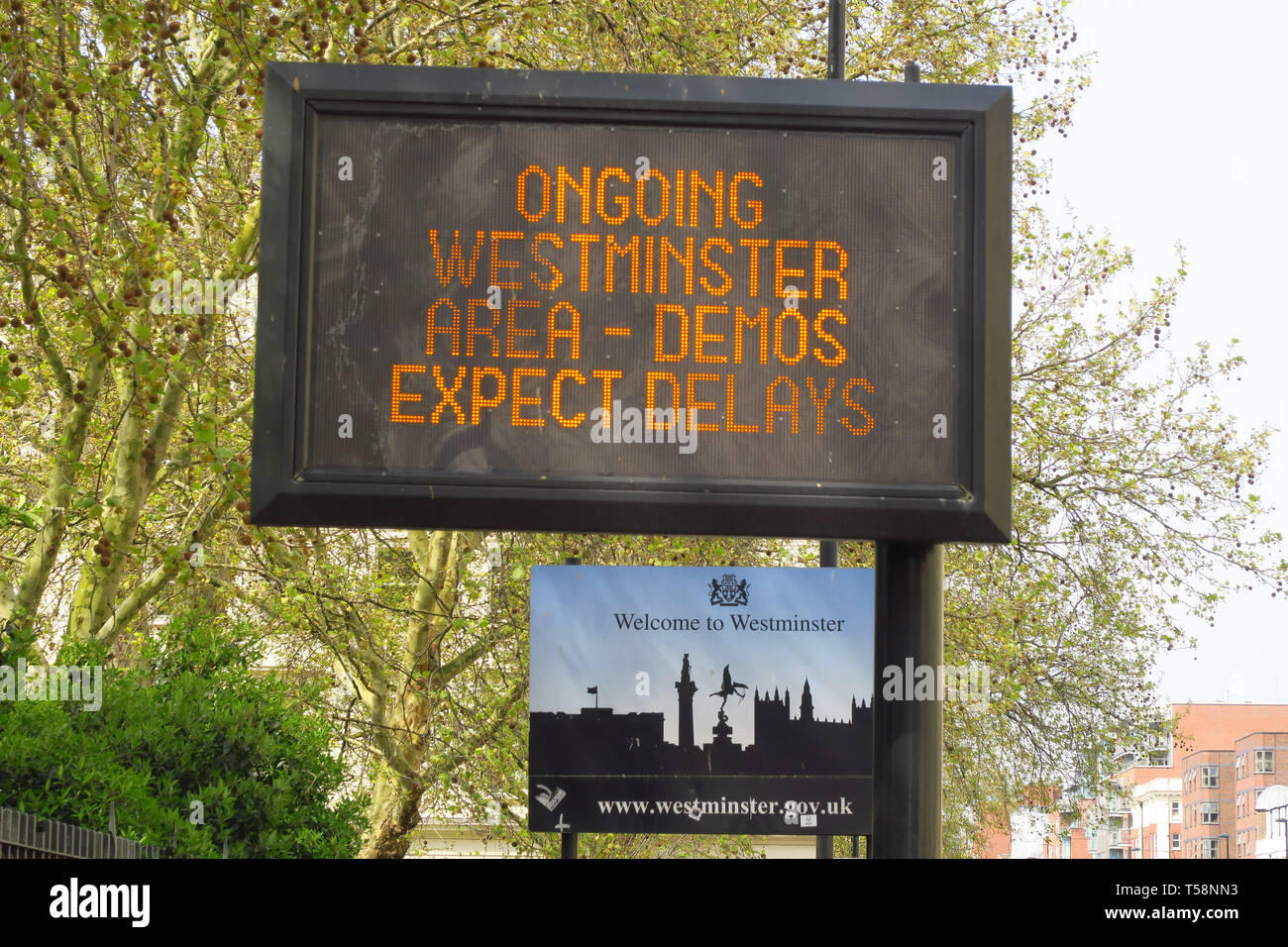 Digital Congestion warning sign by the roadside, Vauxhall Bridge Road ...