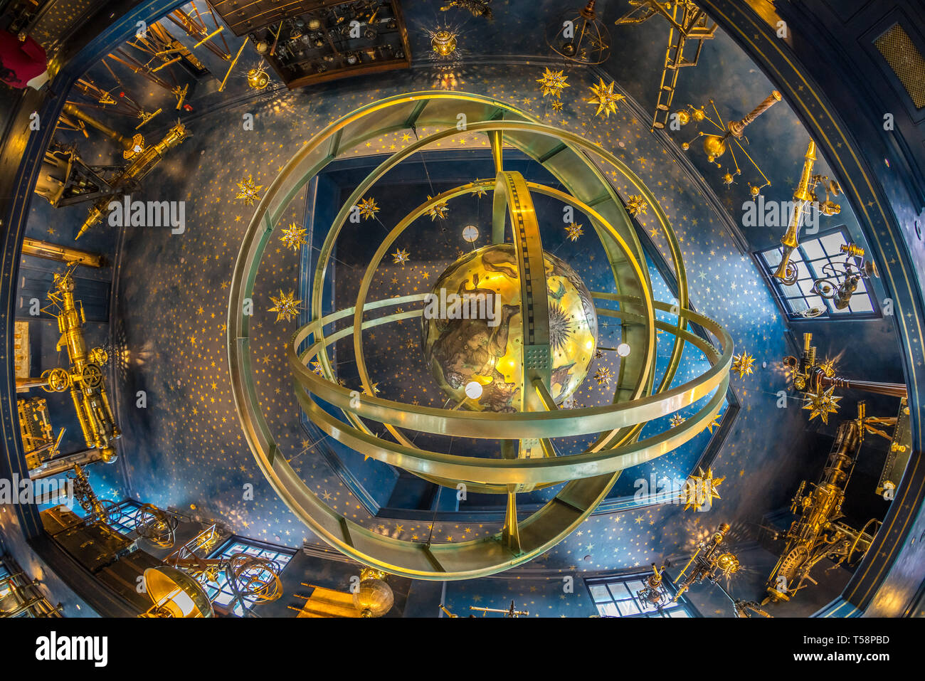 Theming inside a shop at Harry Potter Land, Universal Studios Theme ...