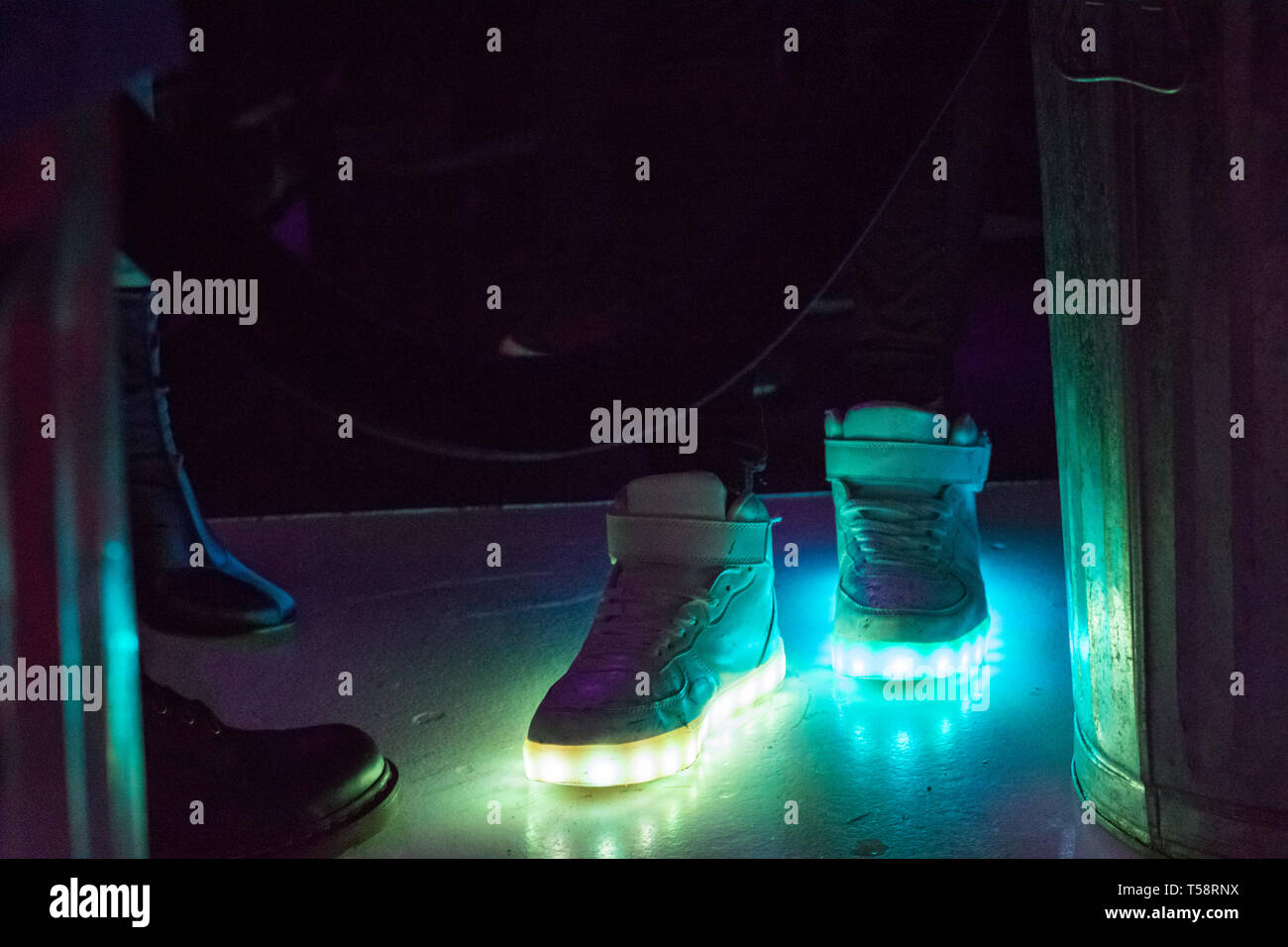 Lights reflecting on the floor hi-res stock photography and images - Alamy