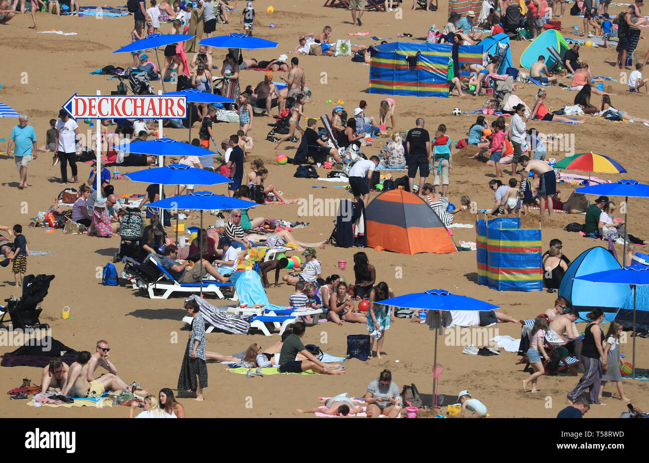 People enjoy the bank holiday sunshine on the beach in Broadstairs ...