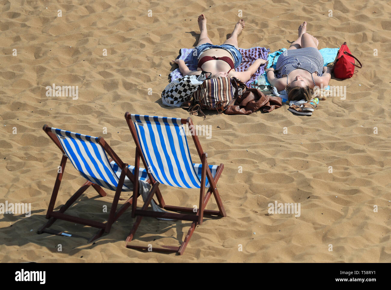 People enjoy the bank holiday sunshine on the beach in Broadstairs ...