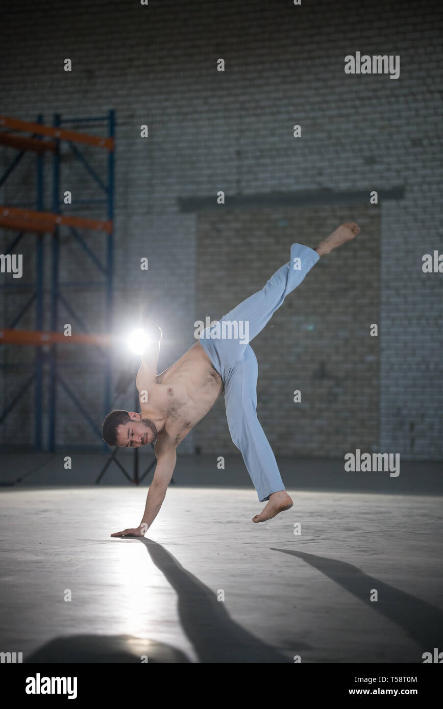 Capoeira flip hi-res stock photography and images - Alamy