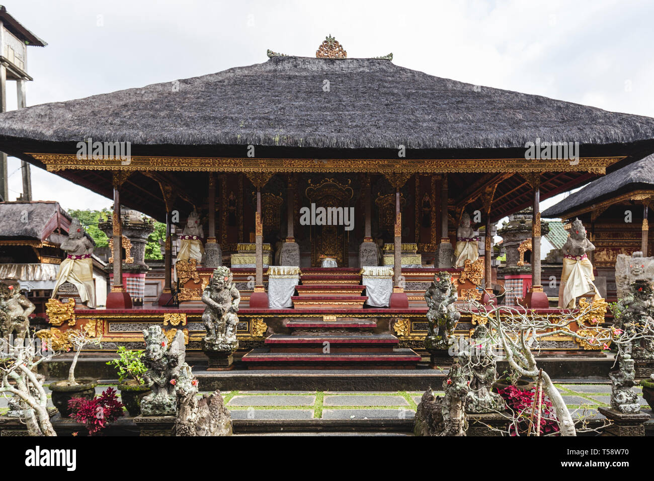 Structure of the temple hi-res stock photography and images - Alamy