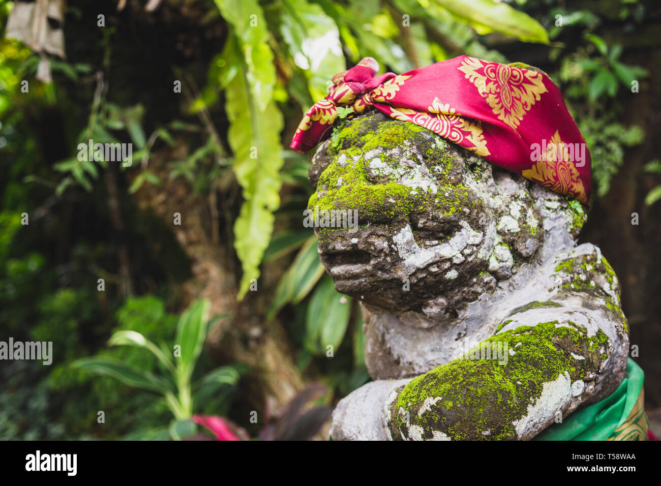 Idol statue ancient hi-res stock photography and images - Alamy
