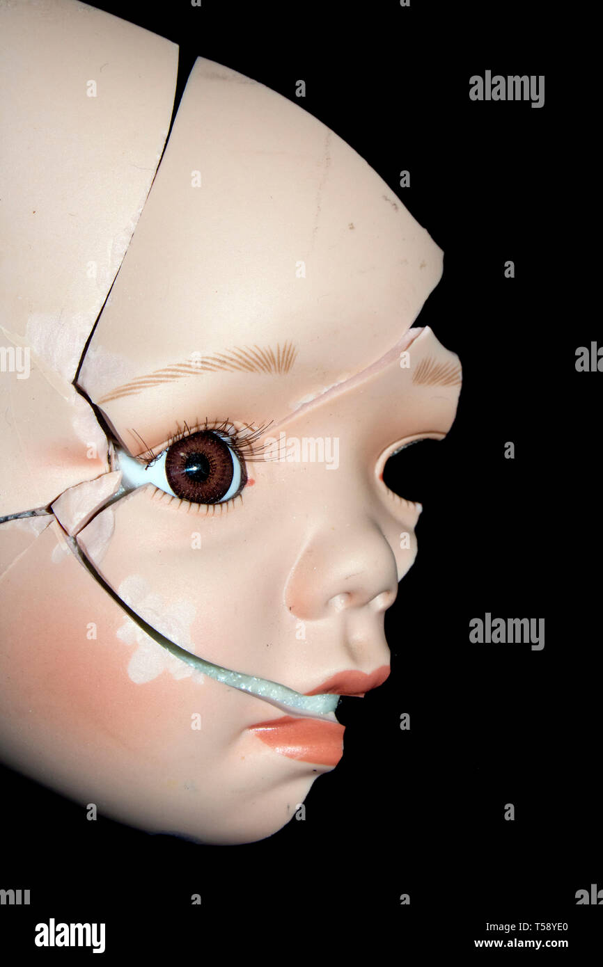 Broken doll hi-res stock photography and images - Alamy