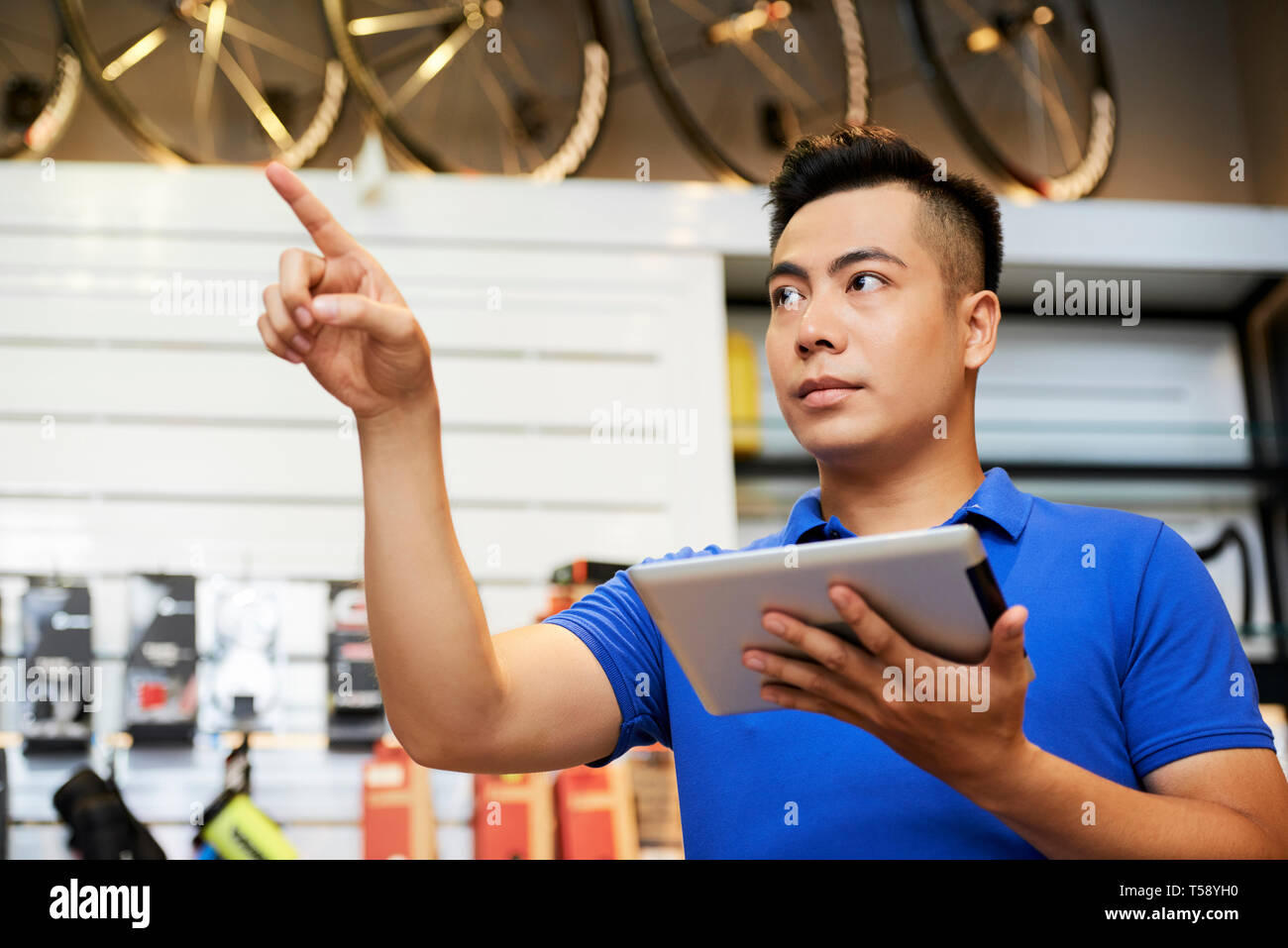 Asian salesman working pointing hi-res stock photography and images - Alamy