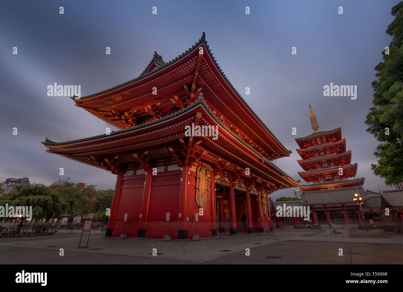 Tokyo temple hi-res stock photography and images - Alamy