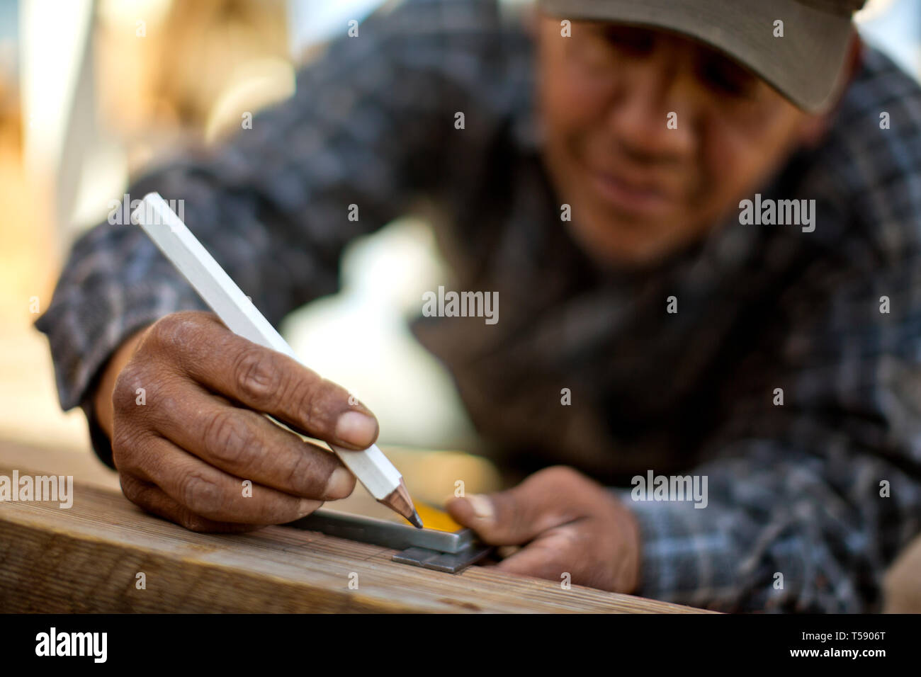 Hand holding chisel hi-res stock photography and images - Alamy