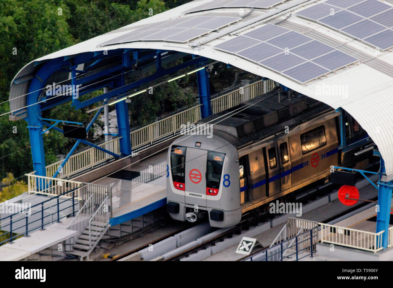 Delhi metro trains hi-res stock photography and images - Alamy