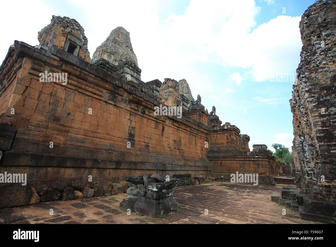 Pre Rup ruins in angkor wat Stock Photo - Alamy