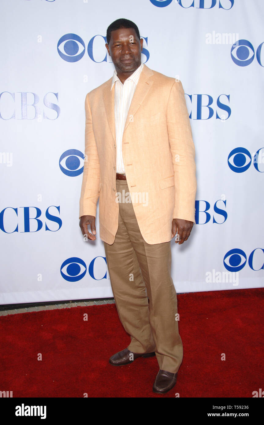 Dennis haysbert the unit hi-res stock photography and images - Alamy