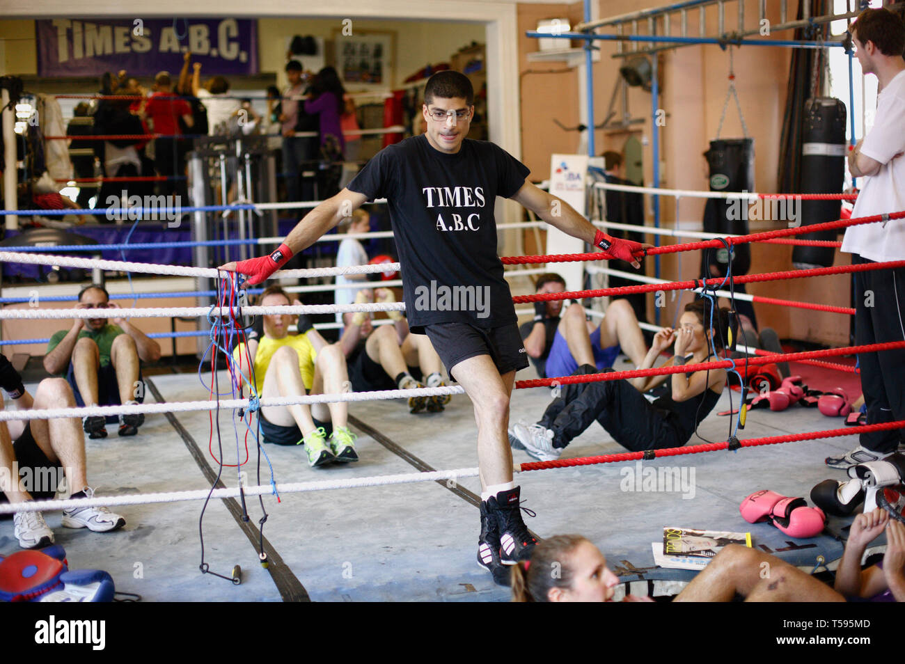 Women keep fit boxing hi-res stock photography and images - Alamy