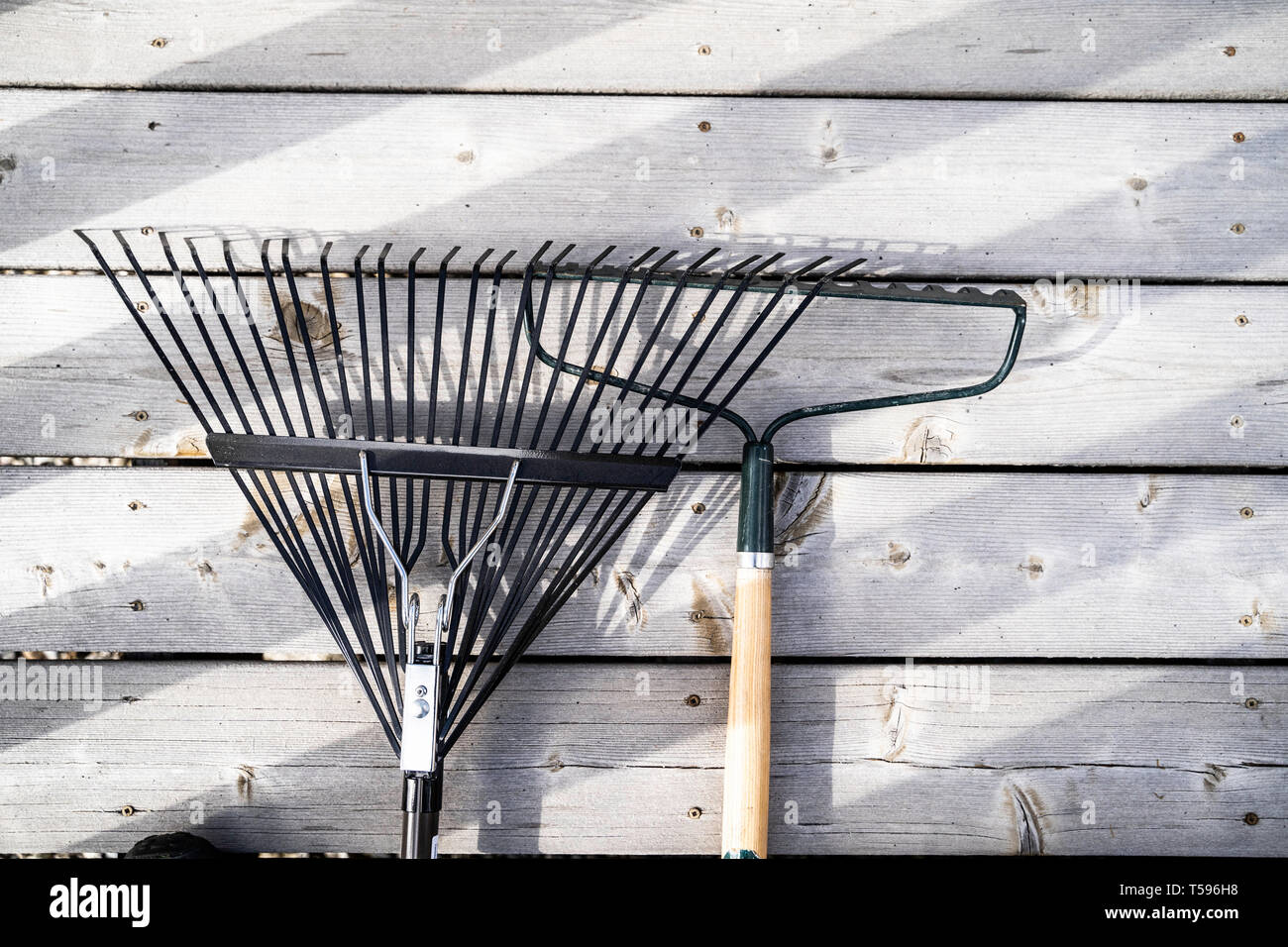 Wood rakes hi-res stock photography and images - Alamy
