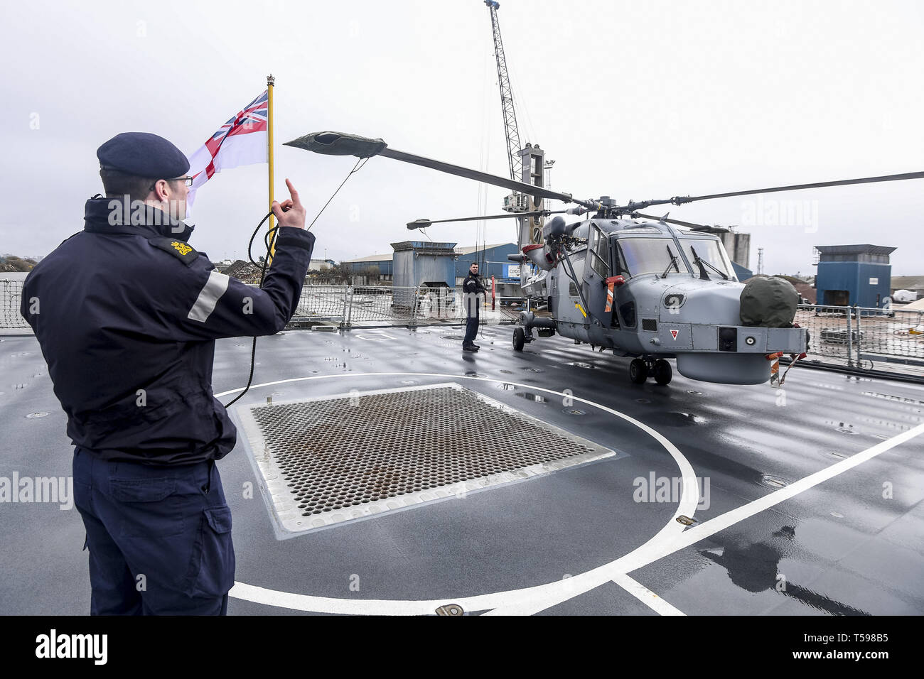 Hms defender returns to glasgow hi-res stock photography and images - Alamy