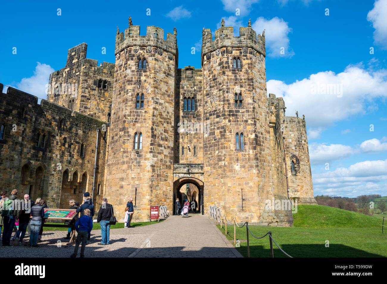 Octagonal Towers at entrance to main keep at Alnwick Castle in ...