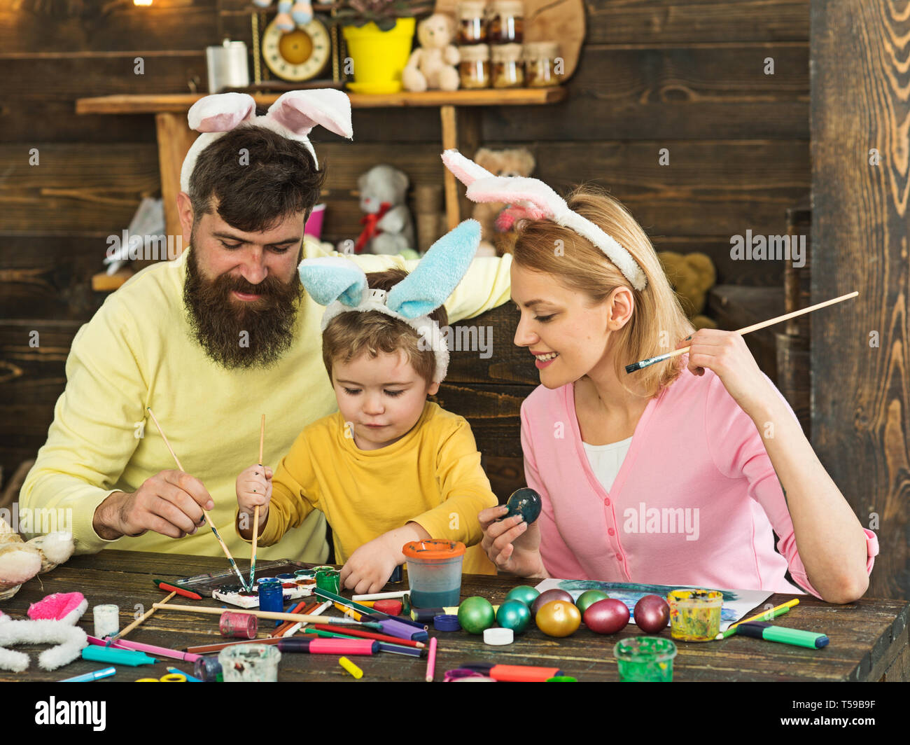 Happy easter Mother, father and child enjoy painting Easter eggs Stock ...