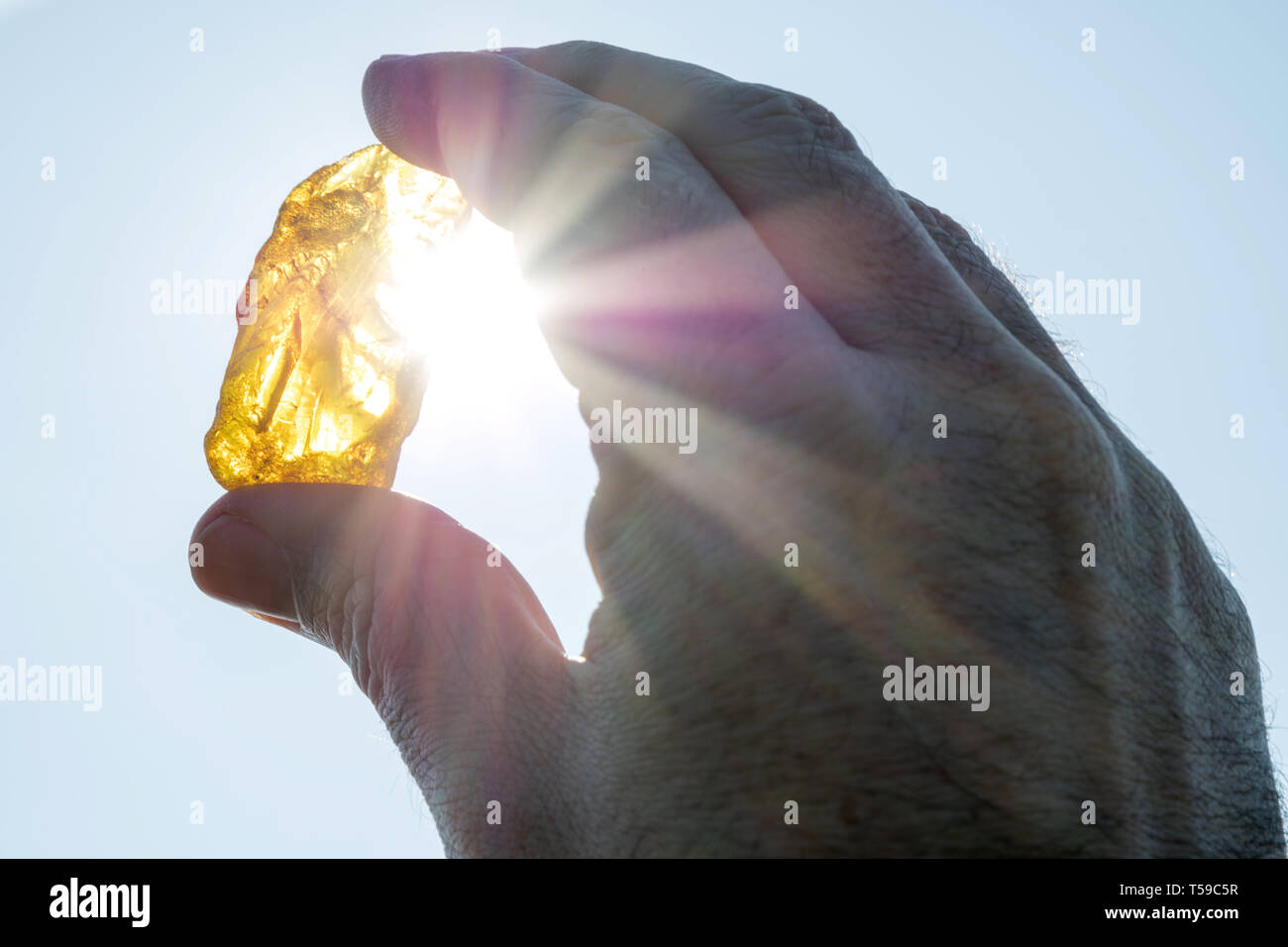 Hand with amber hi-res stock photography and images - Alamy