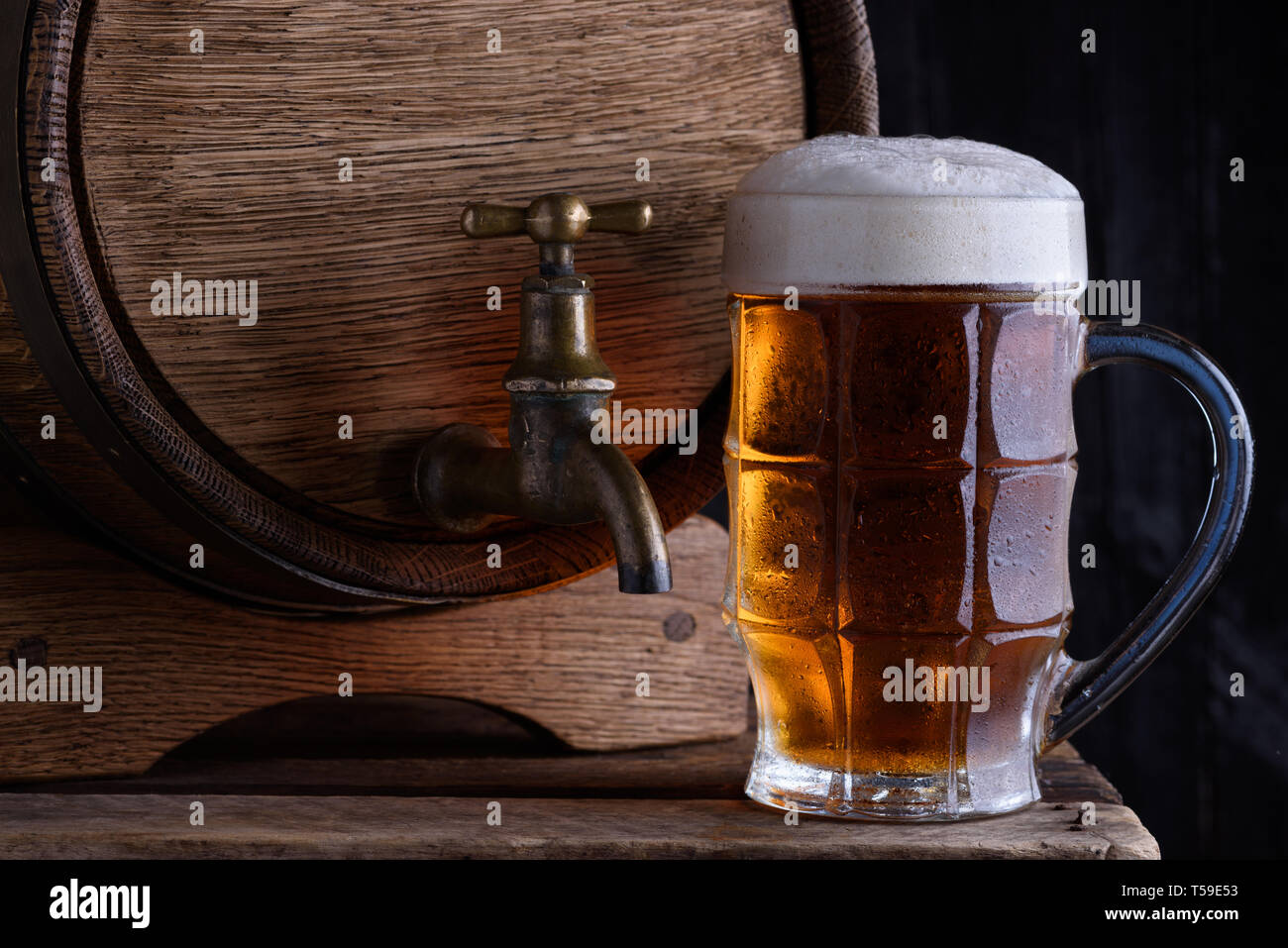 Glass of beer and vintage beer barrel still life Stock Photo - Alamy