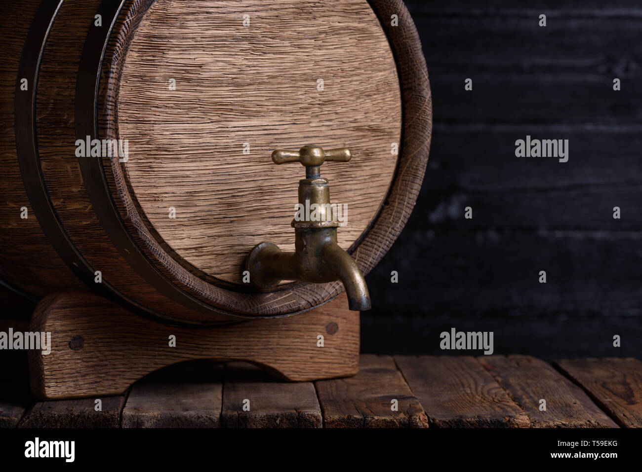 Vintage wooden barrel on rack Stock Photo - Alamy
