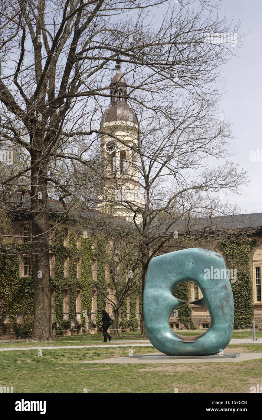 Princeton University Campus. Bronze sculpture, Oval with Points by ...