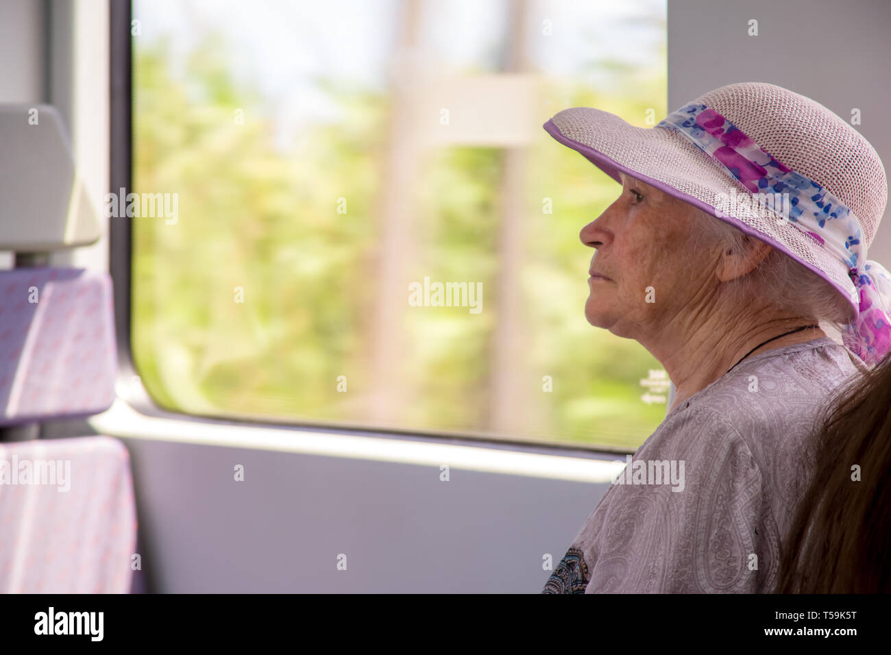 Beautiful older women hi-res stock photography and images - Alamy